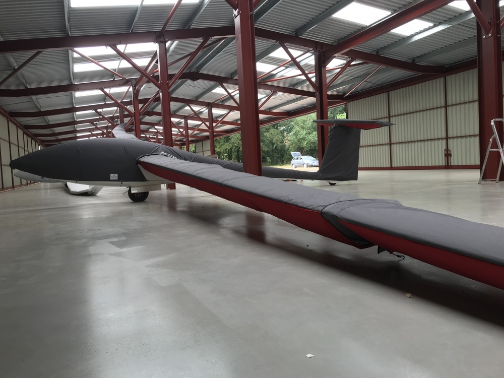 Hangar & dust covers